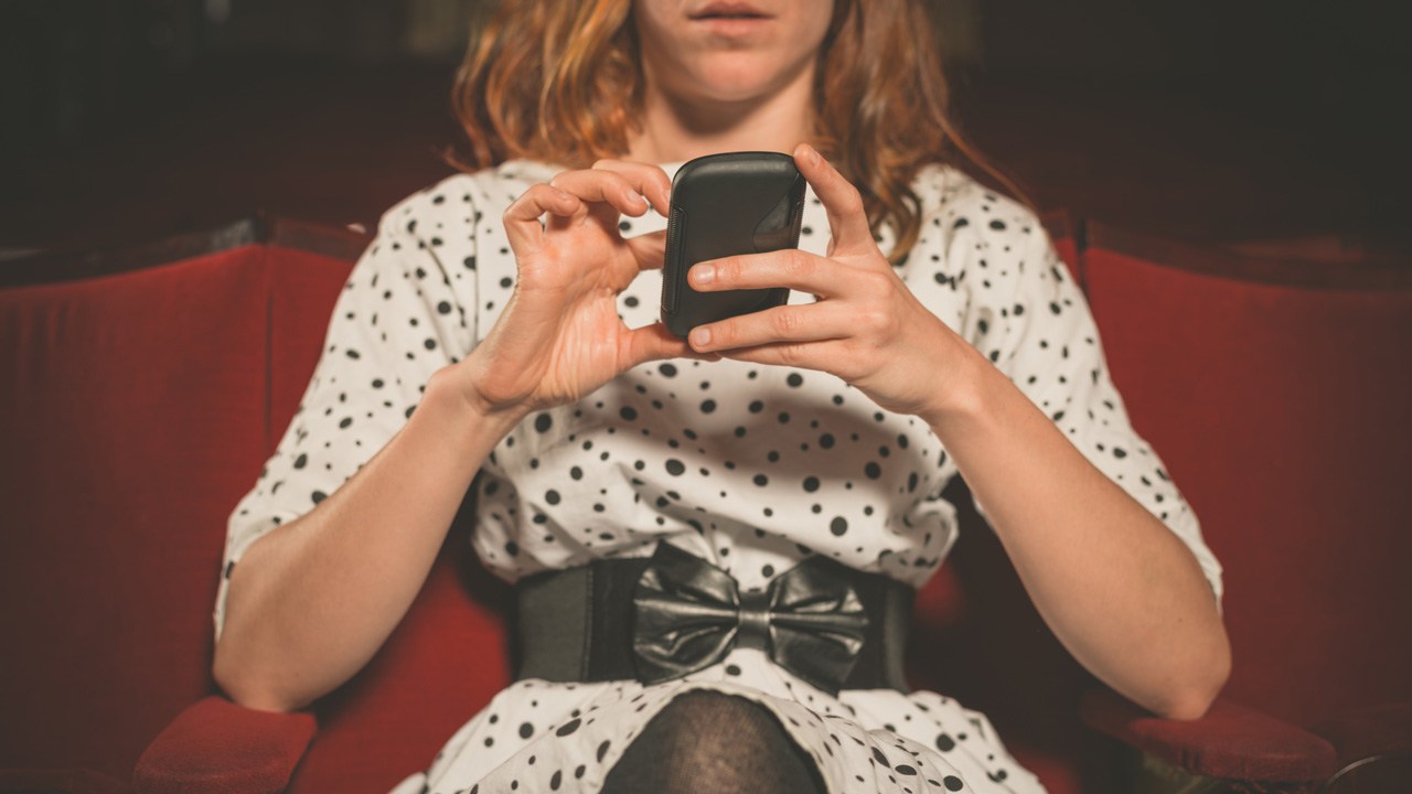 AMC might allow texting during movies | wkyc.com