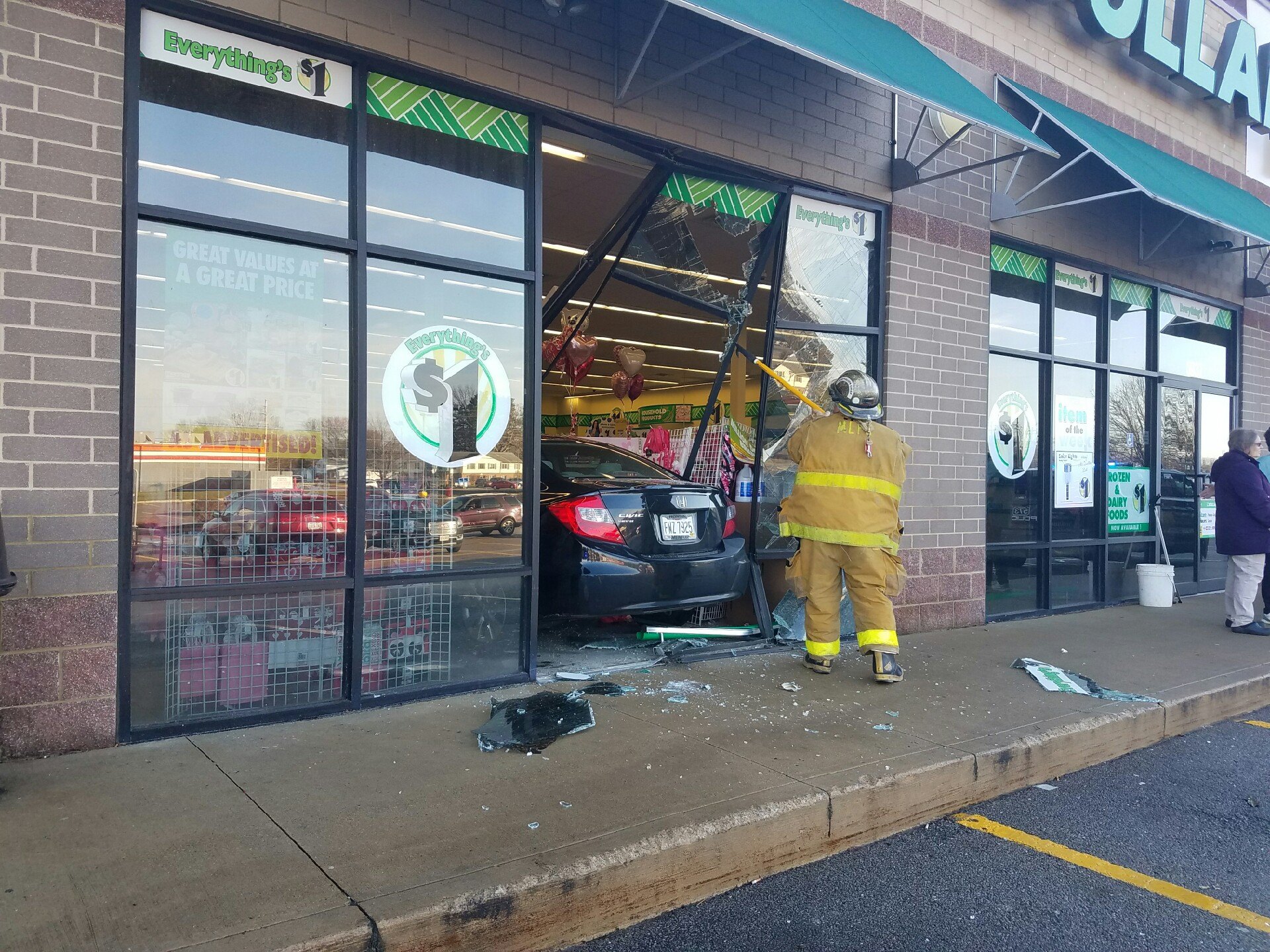 Car crashes into Dollar Tree store in Mentor-on-the-Lake | wkyc.com