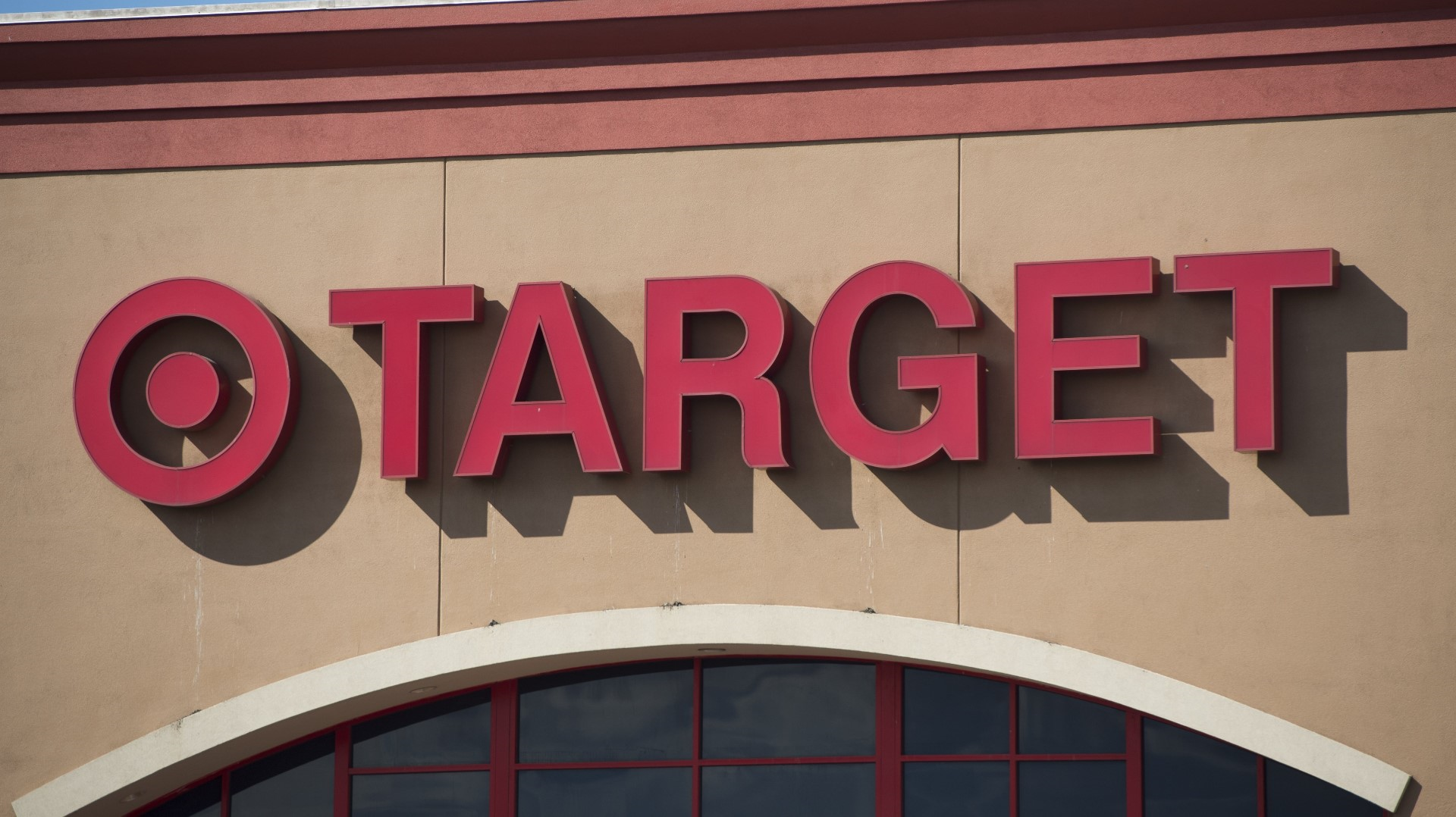 Target to increase hourly base pay to $15 by end of 2020 | wkyc.com